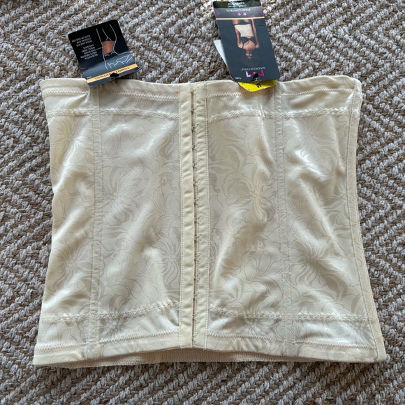 Maidenform | Intimates & Sleepwear | Maidenform Corset Medium | Poshmark